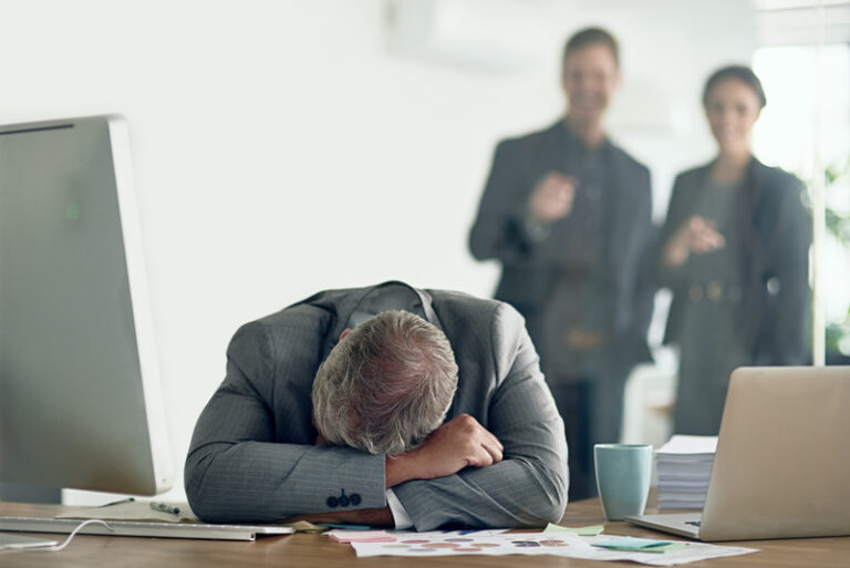 Absenteísmo: o que é, causas e como reduzir no trabalho